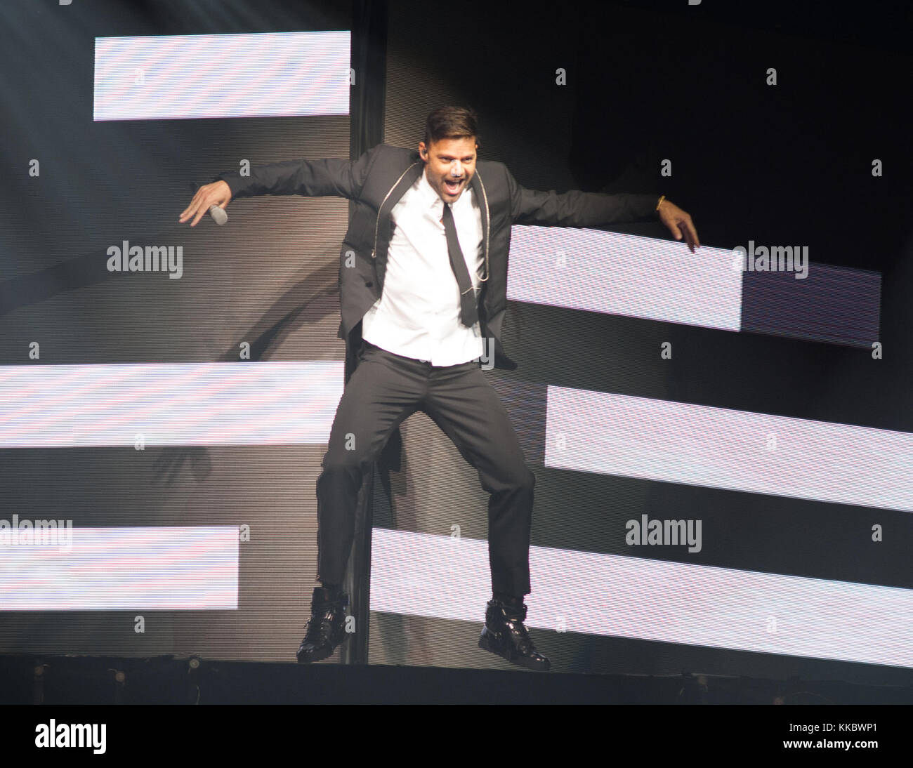 HOLLYWOOD FL - AUGUST 01: Ricky Martin Performs On The One World Tour ...