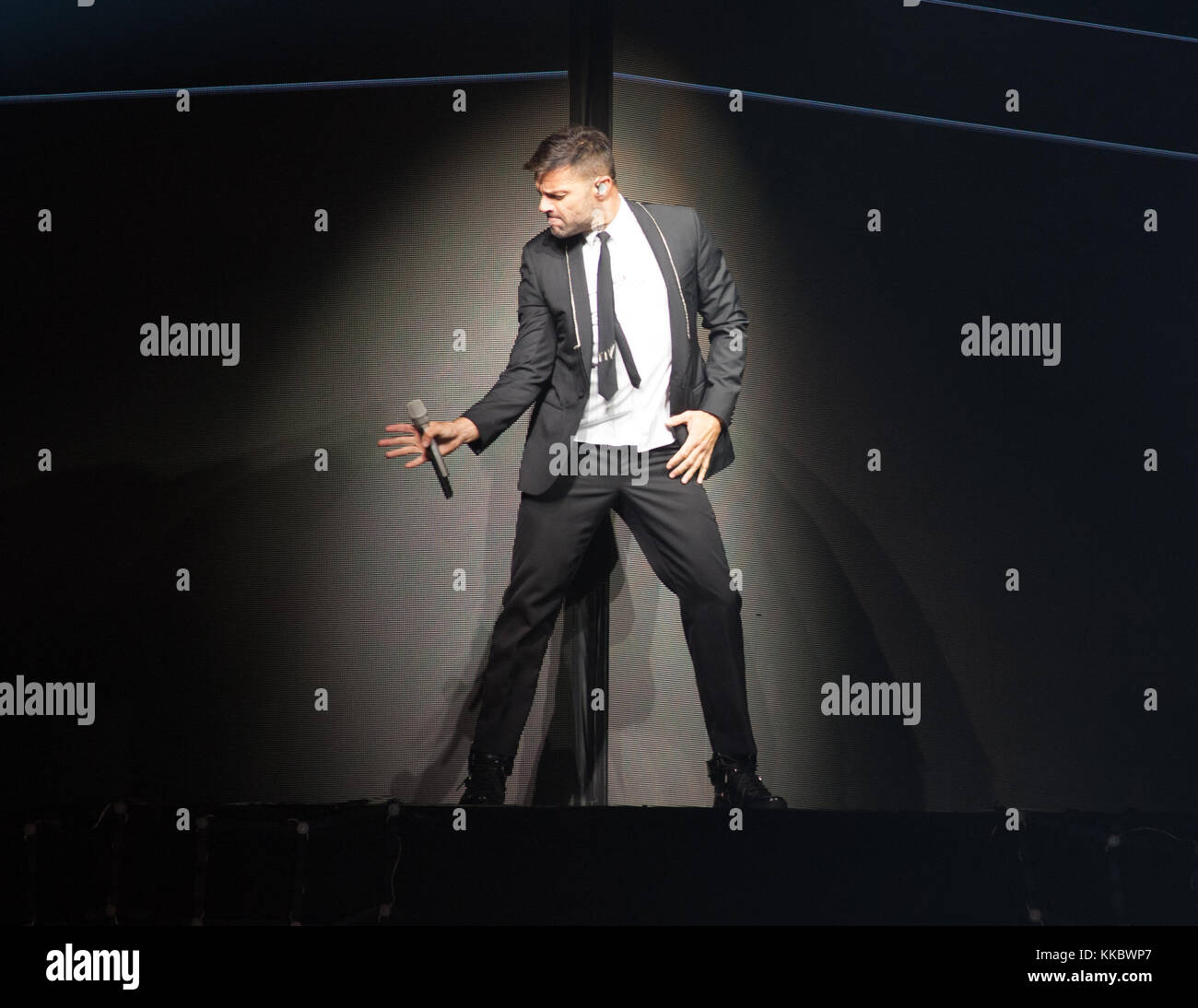 HOLLYWOOD FL - AUGUST 01: Ricky Martin Performs On The One World Tour ...