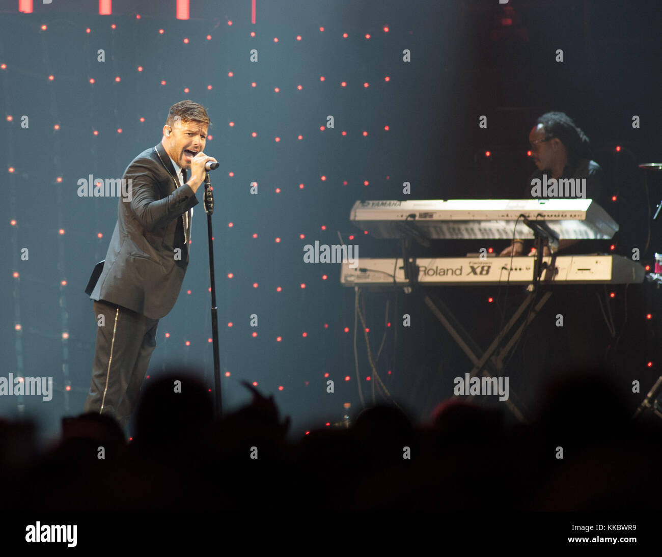 HOLLYWOOD FL - AUGUST 01: Ricky Martin Performs On The One World Tour ...
