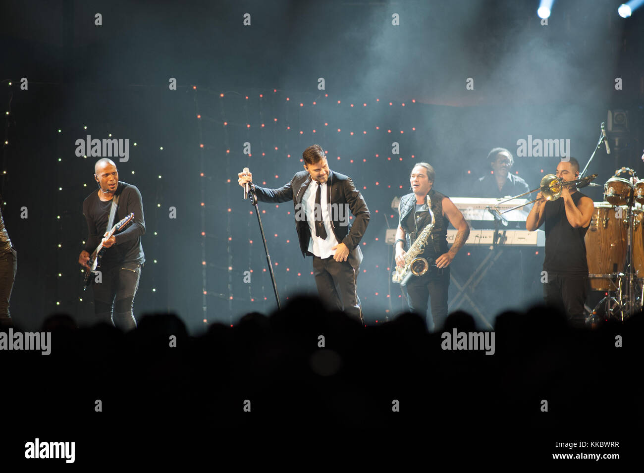 HOLLYWOOD FL - AUGUST 01: Ricky Martin Performs On The One World Tour ...