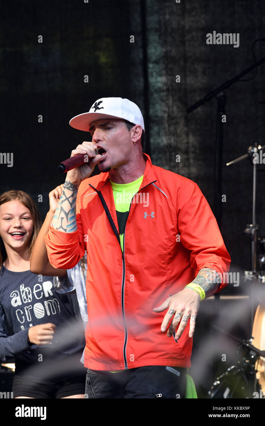 Vanilla ice rapper hi-res stock photography and images - Alamy
