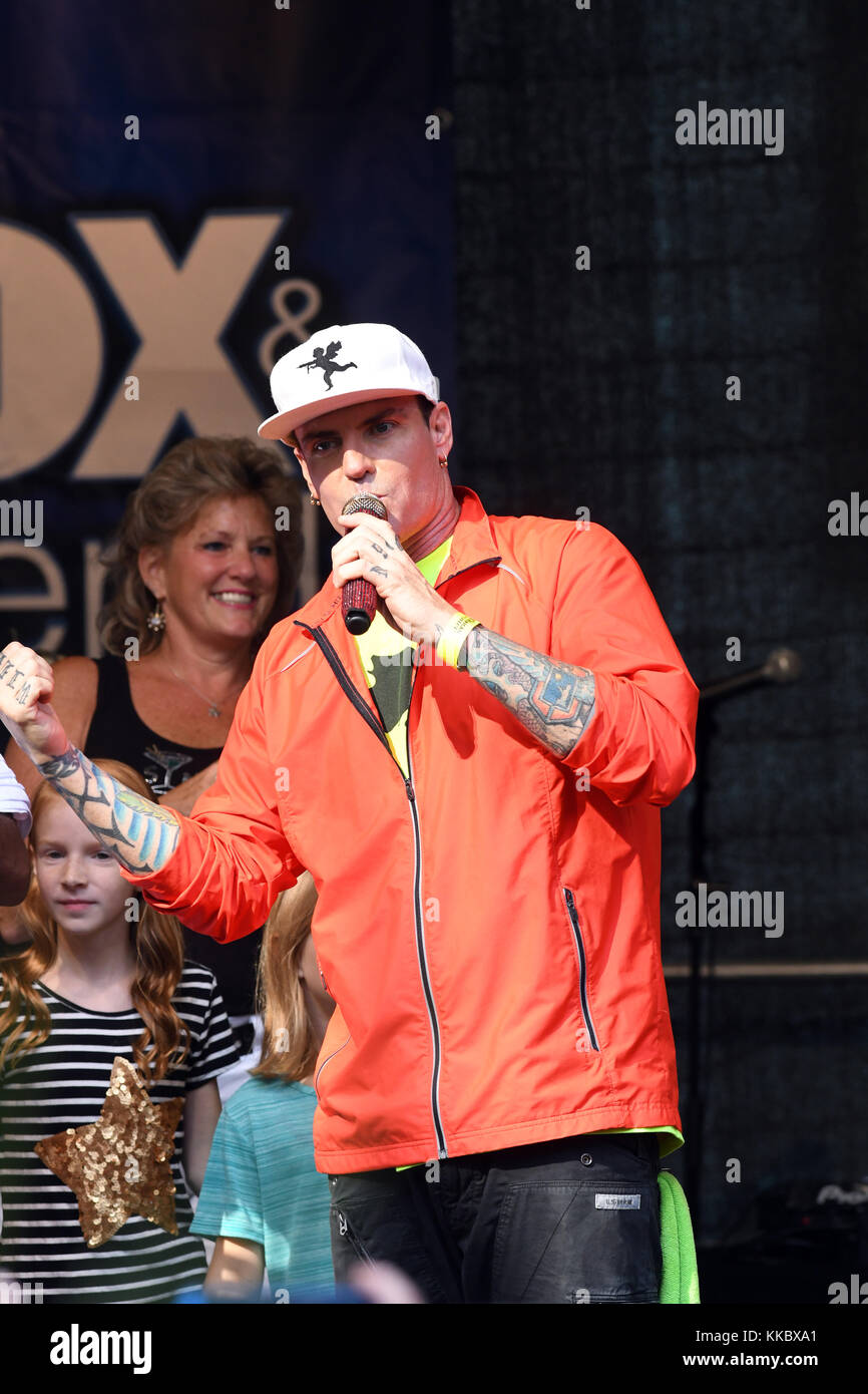 Vanilla ice rapper hi-res stock photography and images - Alamy