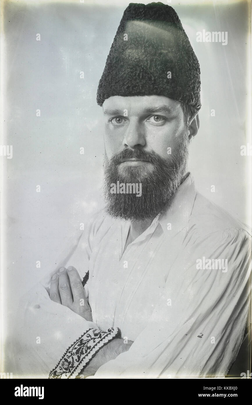 Romanian man traditional costume hi-res stock photography and images ...