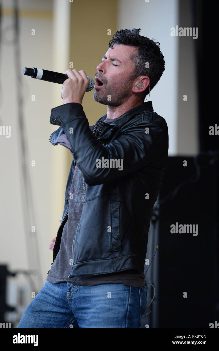 POMPANO BEACH FL - MAY 15: Justin Fox of Dishwalla performs at The ...