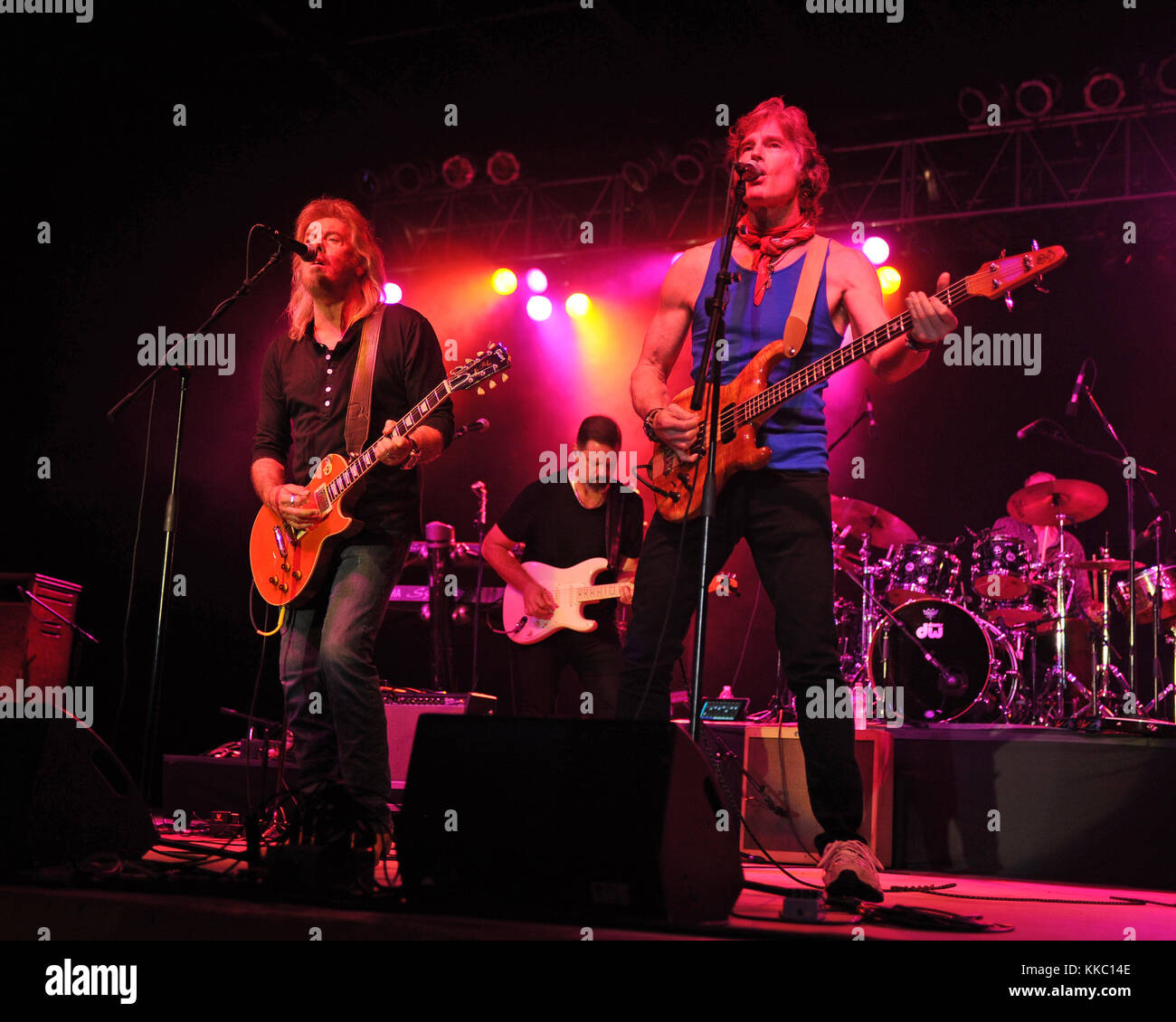 FORT LAUDERDALE, FL - JANUARY 08: Peter Beckett, Ronn Moss of Player ...