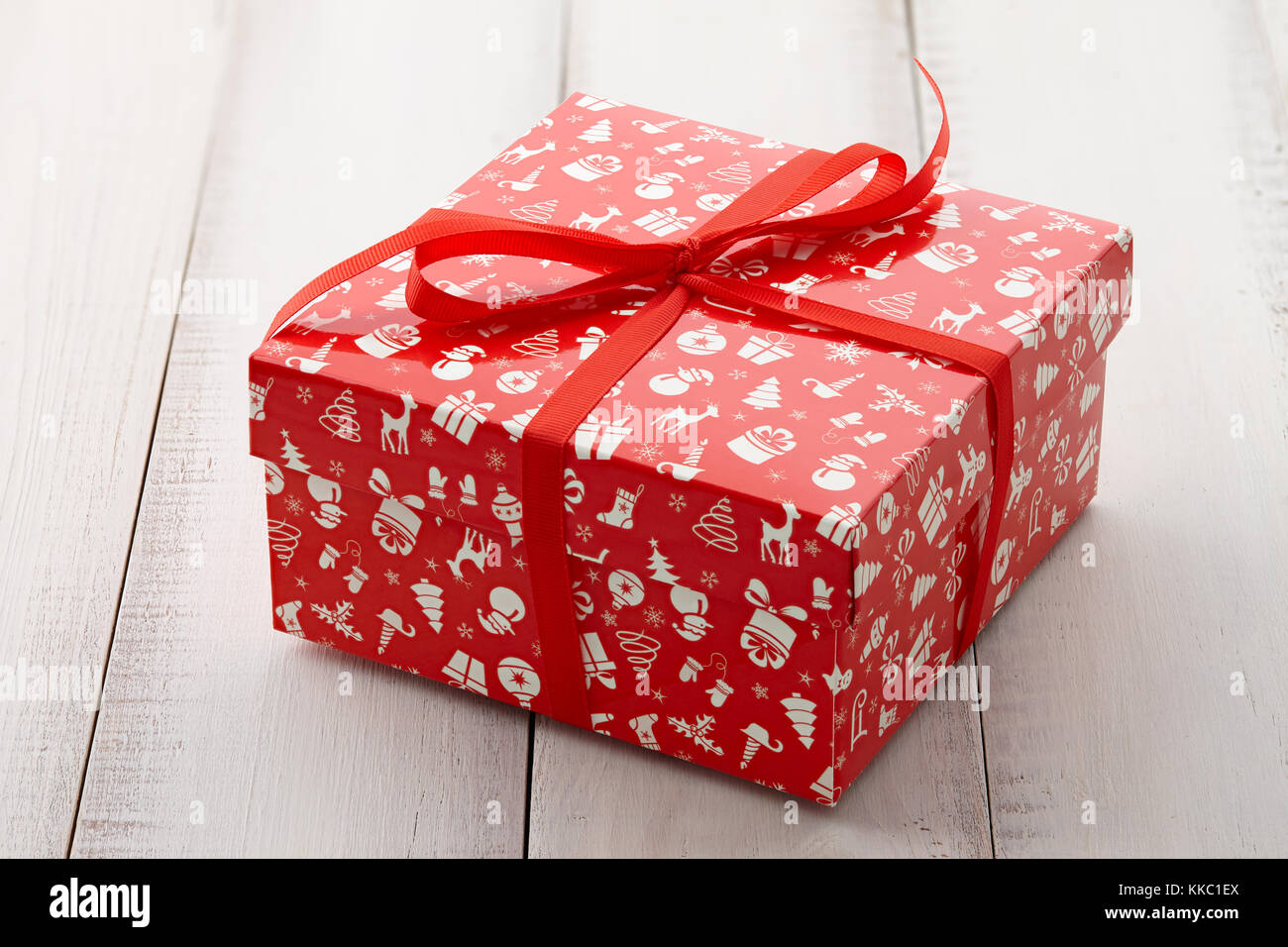 Red post box closeup hi-res stock photography and images - Alamy