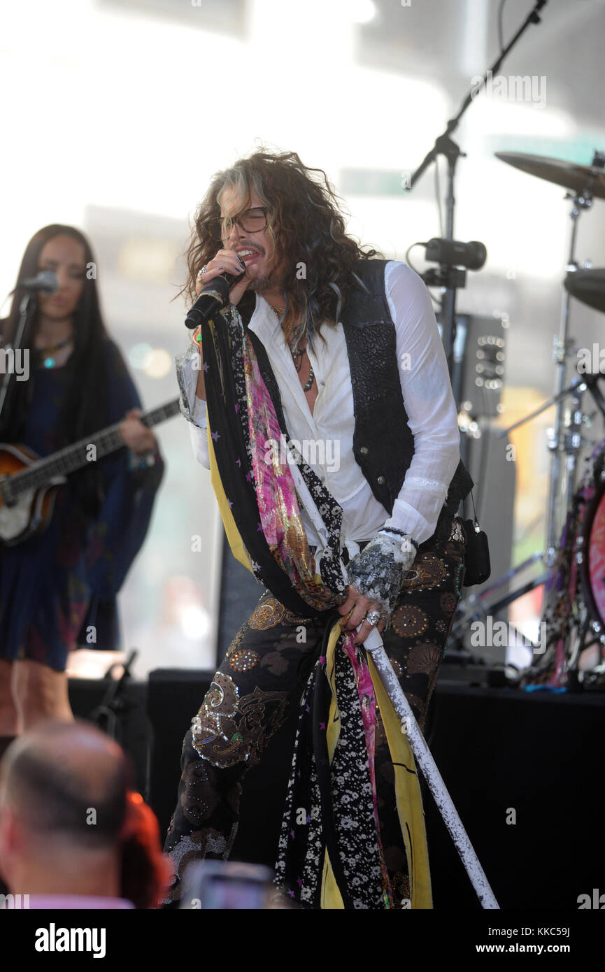 The loving mary band hi-res stock photography and images - Alamy