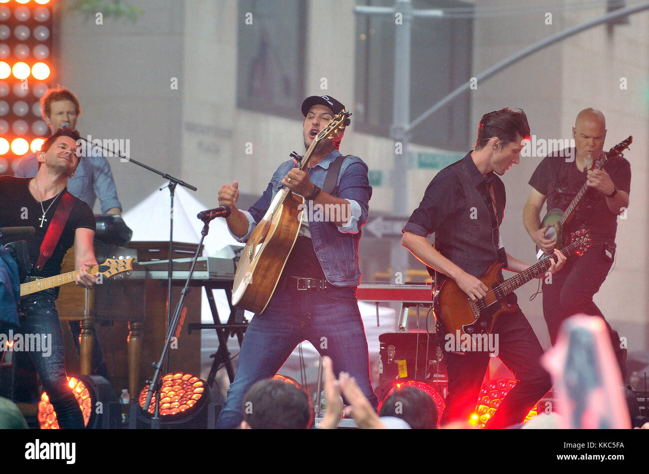 NEW YORK, NY - JUNE 03: Luke Bryan performs on ABC's 'Good Morning ...