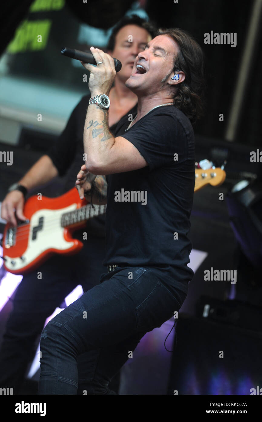 NEW YORK, NY - JULY 08: Creed Fronman Scott Stapp performs onstage ...