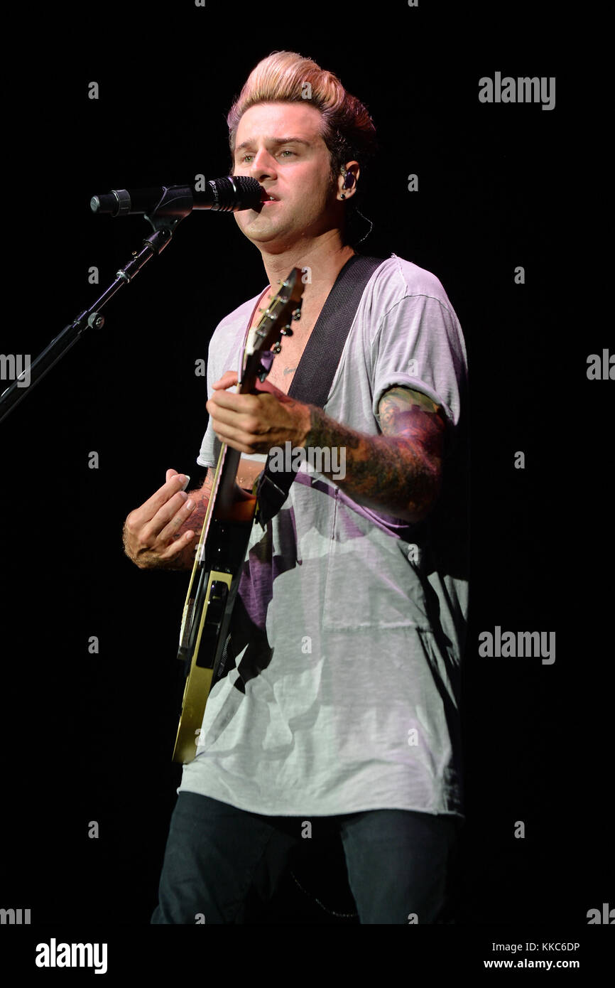 WEST PALM BEACH, FL - JULY 16: Ryan Cabrera performs at The Perfect ...