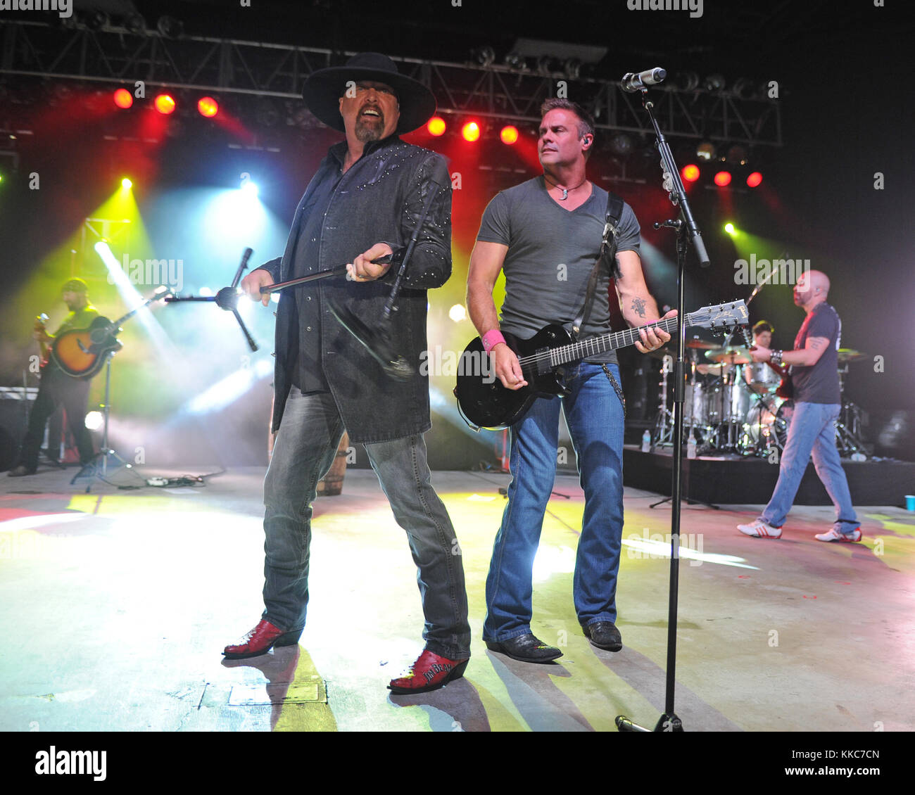Eddie montgomery and troy gentry hi-res stock photography and images ...
