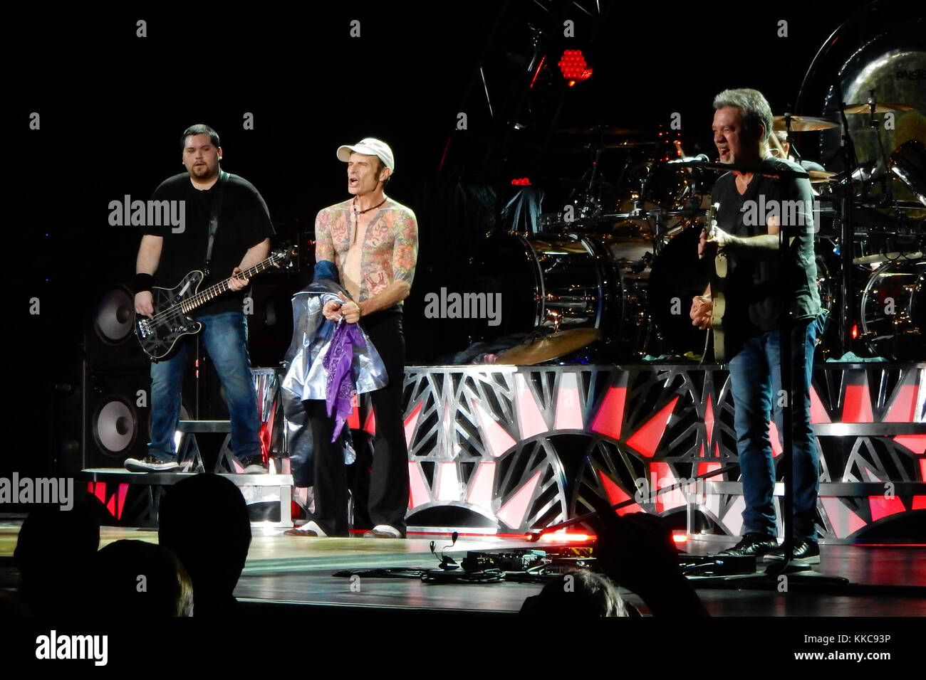 PHOENIX, AZ - SEPTEMBER 28: Wolfgang Van Halen, David Lee Roth, Alex ...