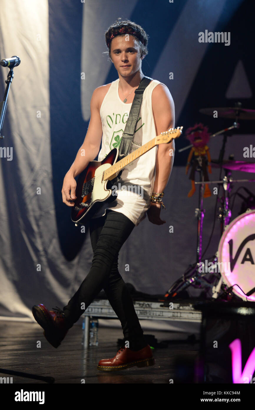 FORT LAUDERDALE FL - JULY 22: Brad Simpson of The Vamps performs at ...