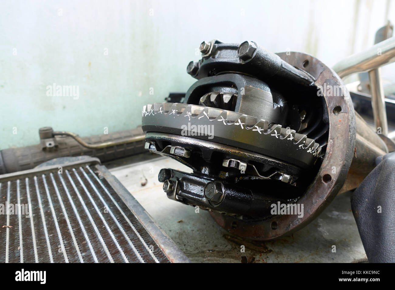 Differential gear hi-res stock photography and images - Alamy