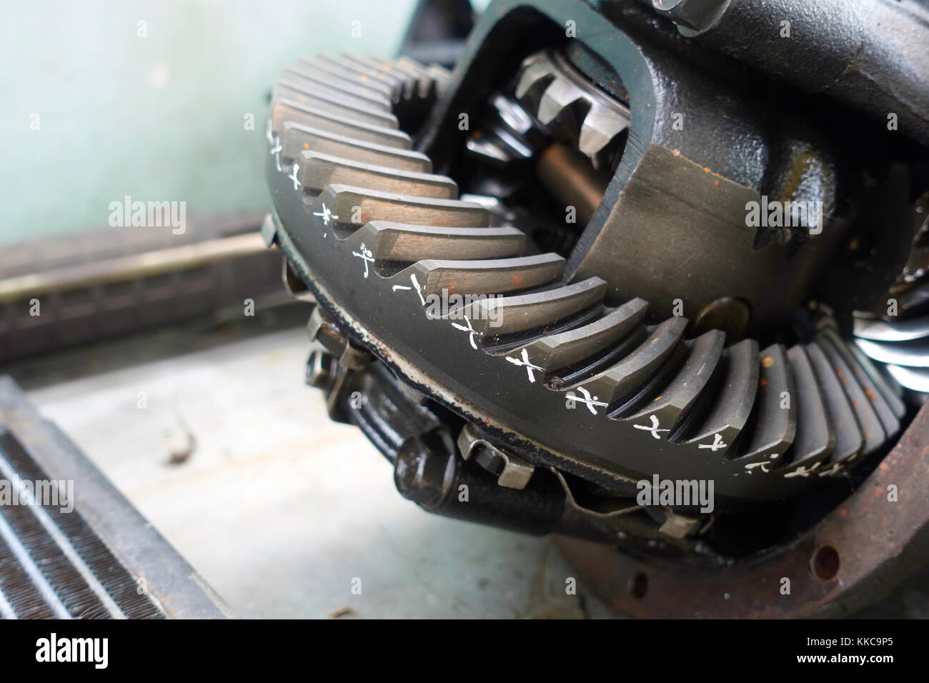 Differential gear hi-res stock photography and images - Alamy
