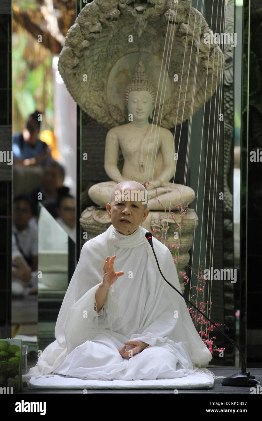 Mae chee sansanee sthirasuta hi-res stock photography and images - Alamy