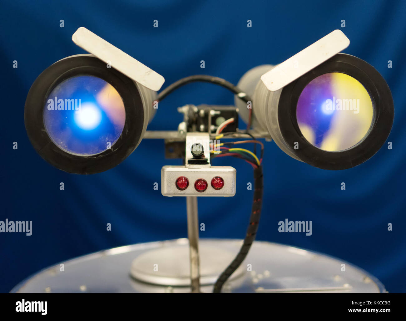 Robot head hi-res stock photography and images - Alamy