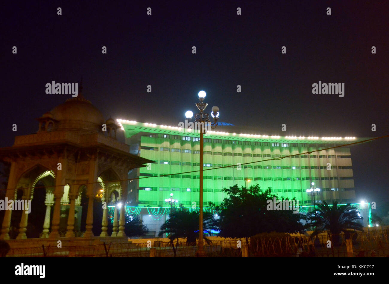 Lahore, Pakistan. 30th Nov, 2017. An eye catching and beautiful view of ...