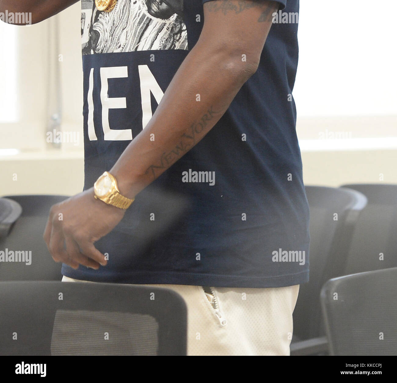 HOLLYWOOD, FL - AUGUST 20: Sean Combs visits 97.3 The Hits radio ...