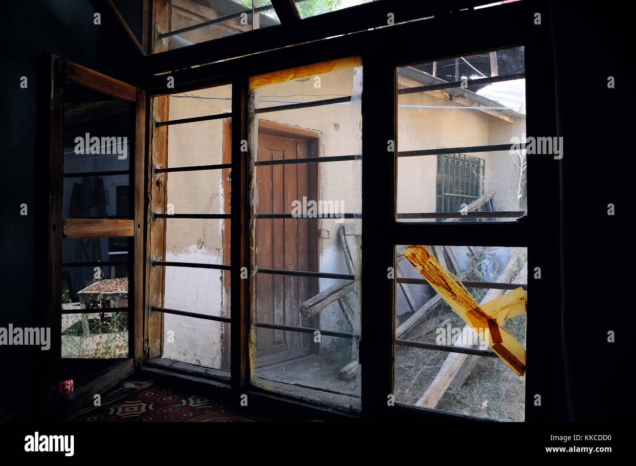 ruin home, old window Stock Photo - Alamy