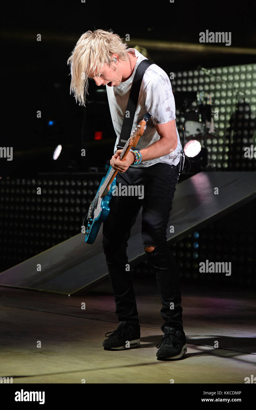 R5 riker lynch hi-res stock photography and images - Alamy