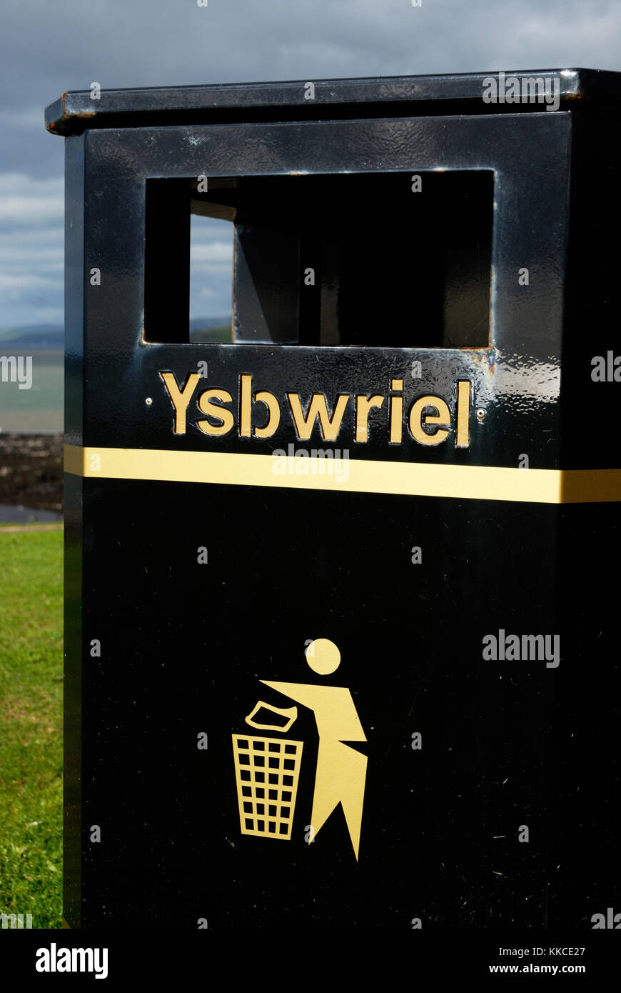A public litter bin in Wales with text, ysbwriel (rubbish) in Welsh ...