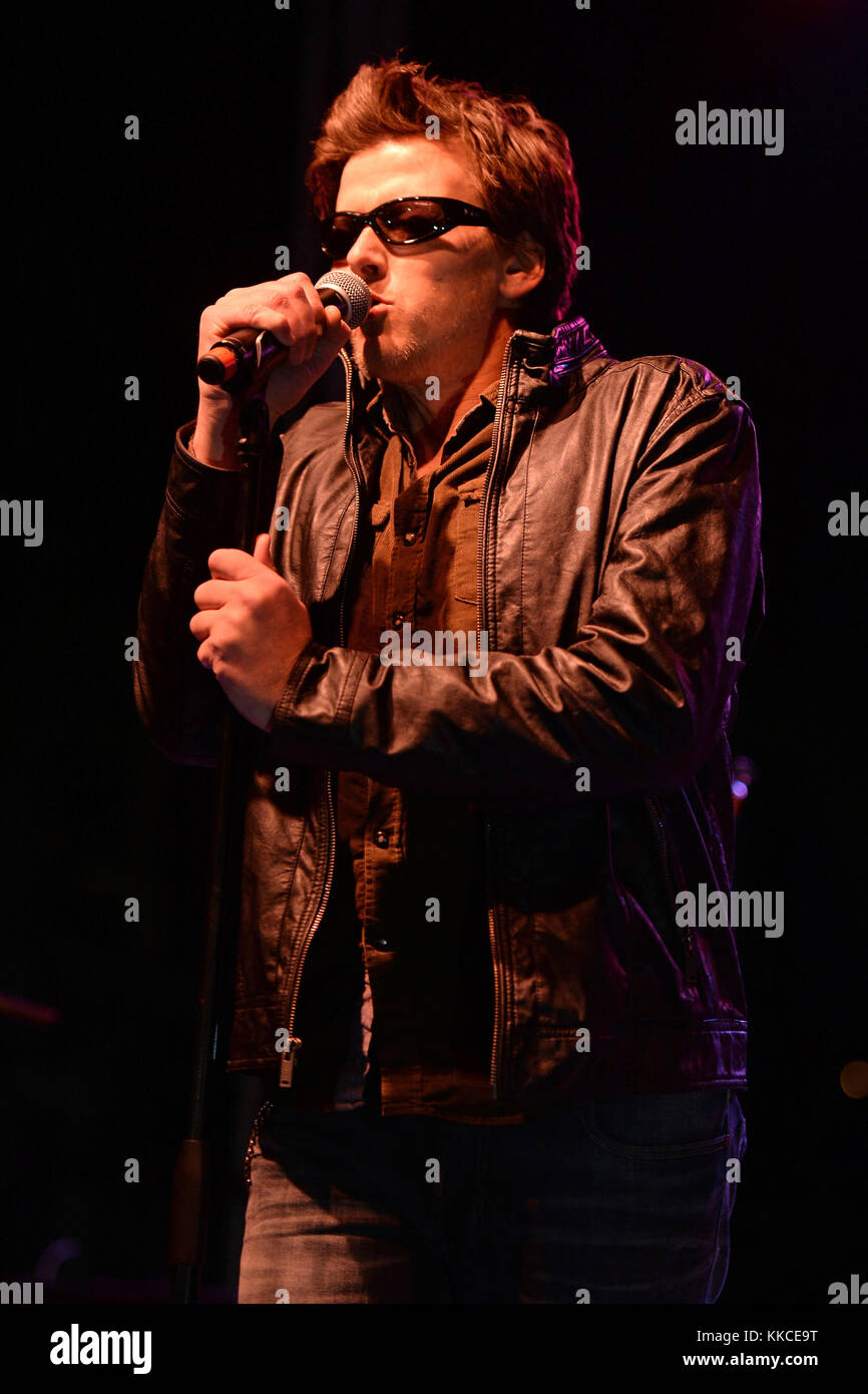 BOCA RATON - JANUARY 18: Waylon Krieger of The Doors performs during ...