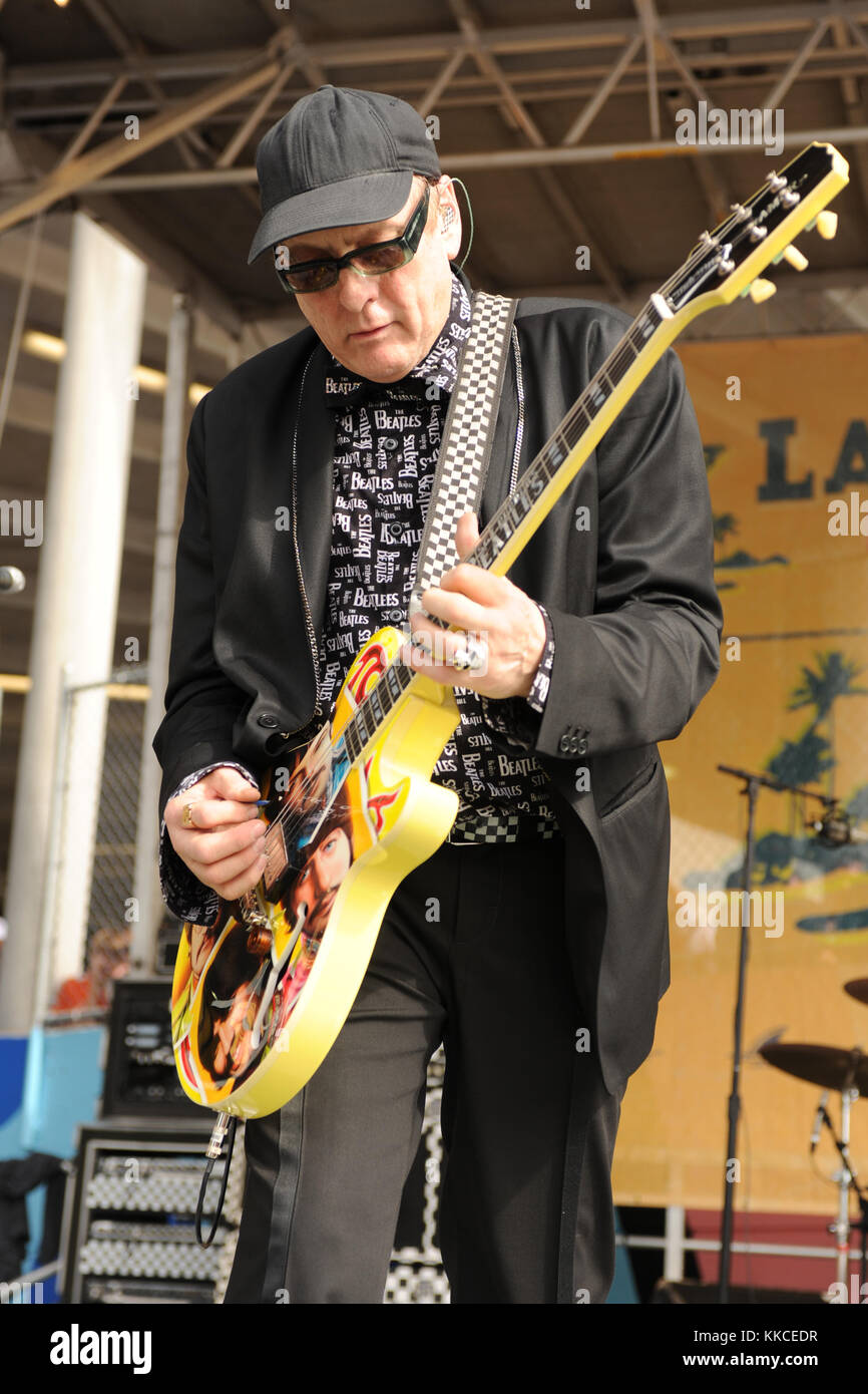 Rock roll hall fame inductees hi-res stock photography and images - Alamy