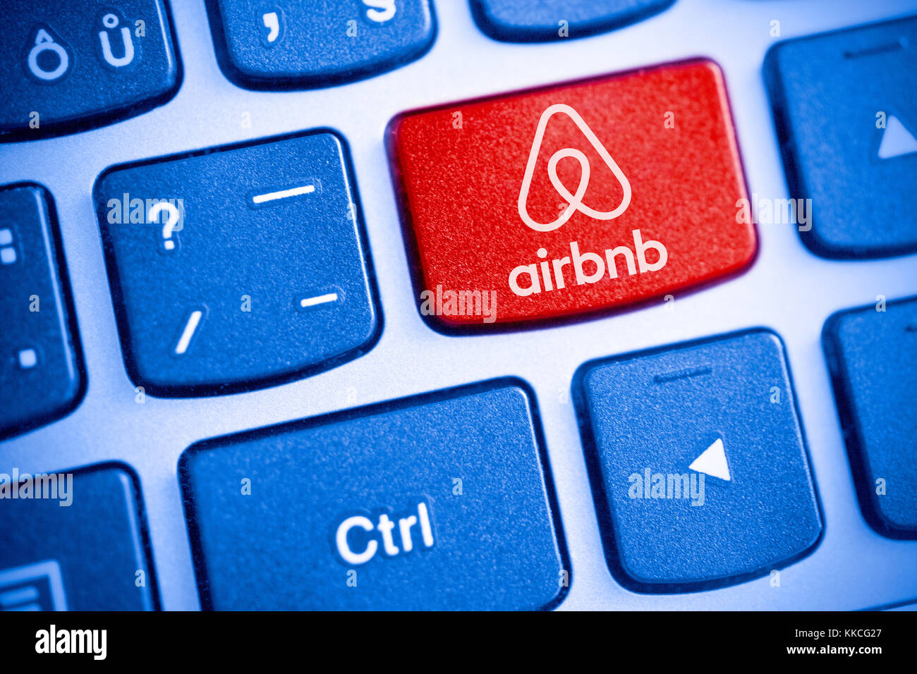 Airbnb logo hi-res stock photography and images - Alamy