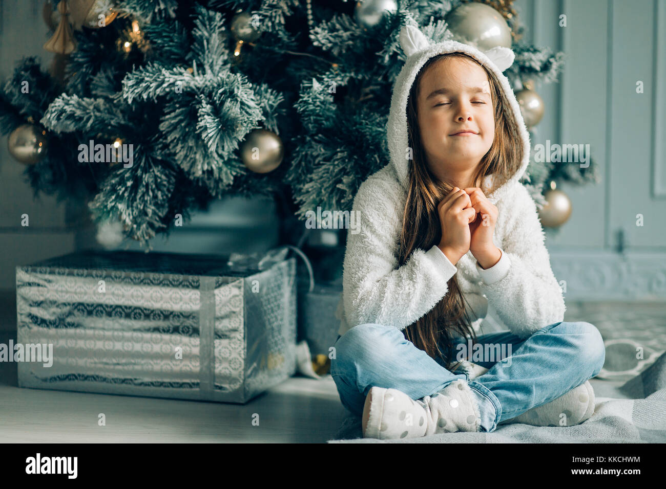Christmas. Small girl asking santa for the gifts on christmas Stock ...