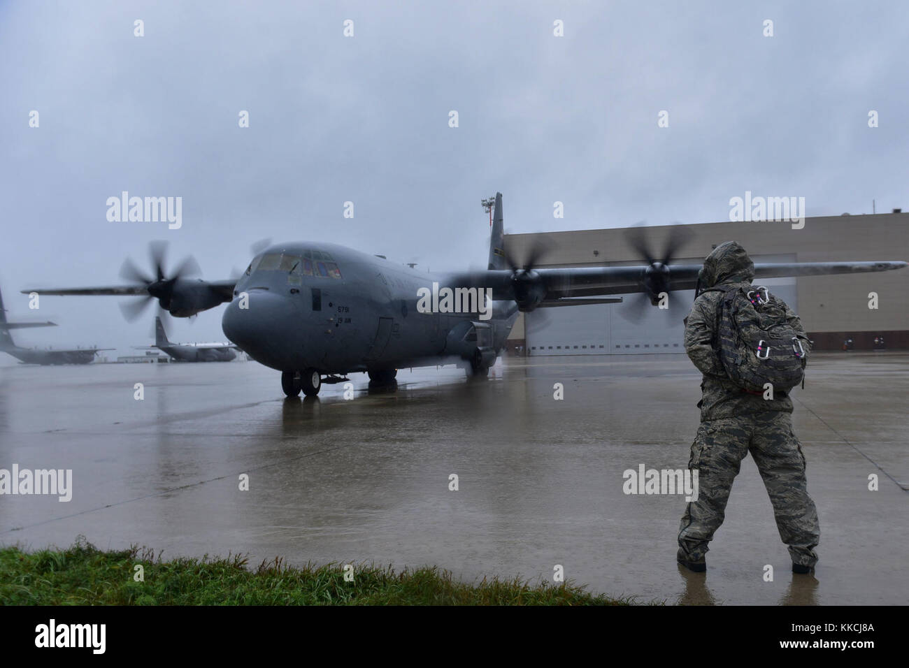 19th aircraft maintenance squadron hi-res stock photography and images ...