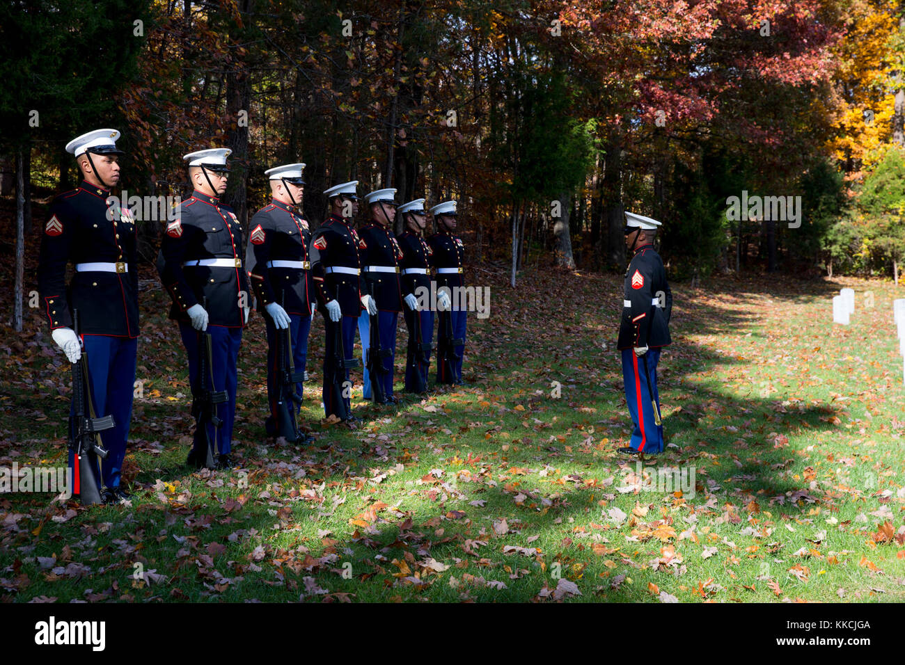 Members of the Marine Corps Base Quantico ceremonial platoon rifle ...