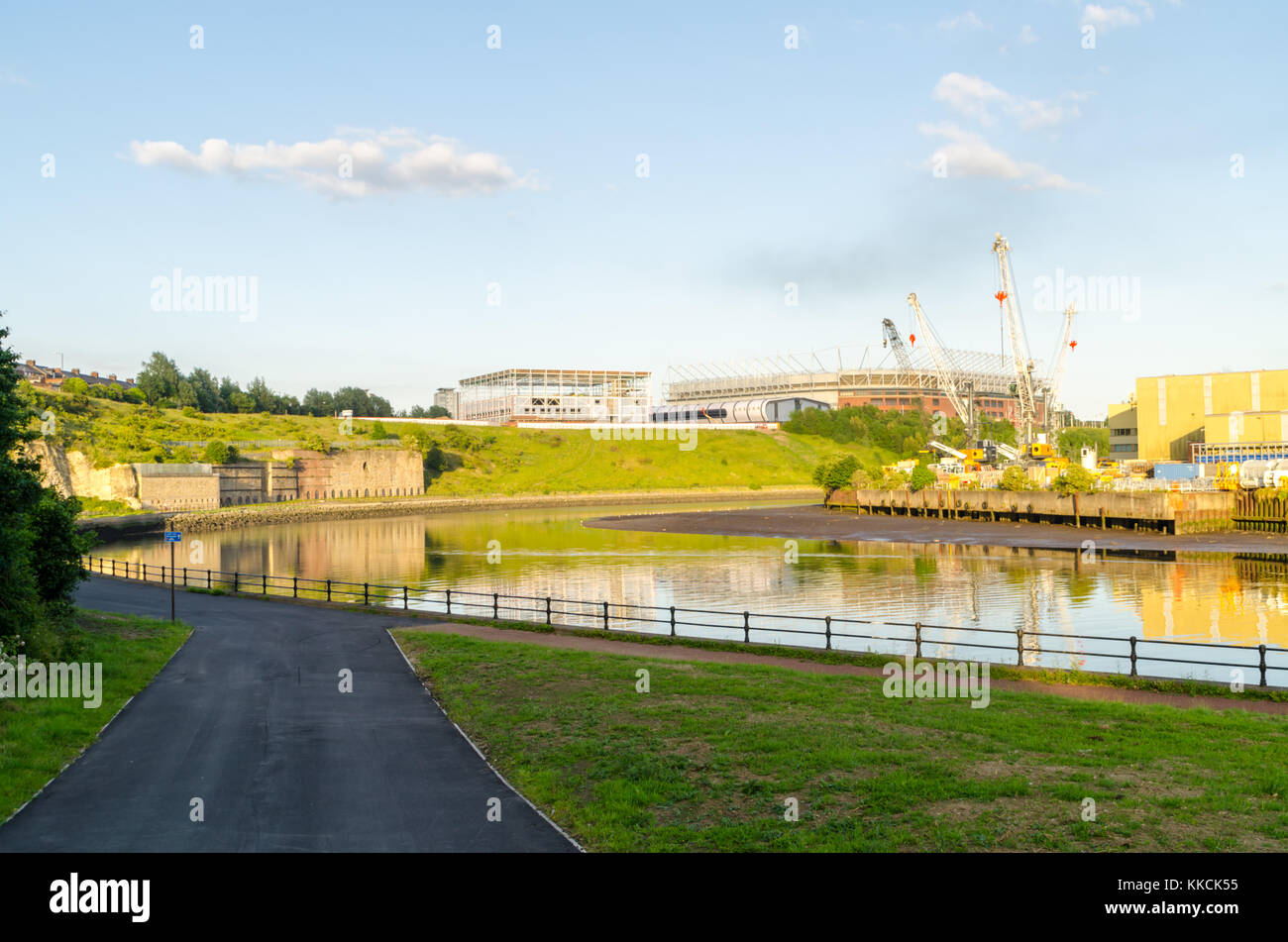 River wear riverside at southwick hi-res stock photography and images ...
