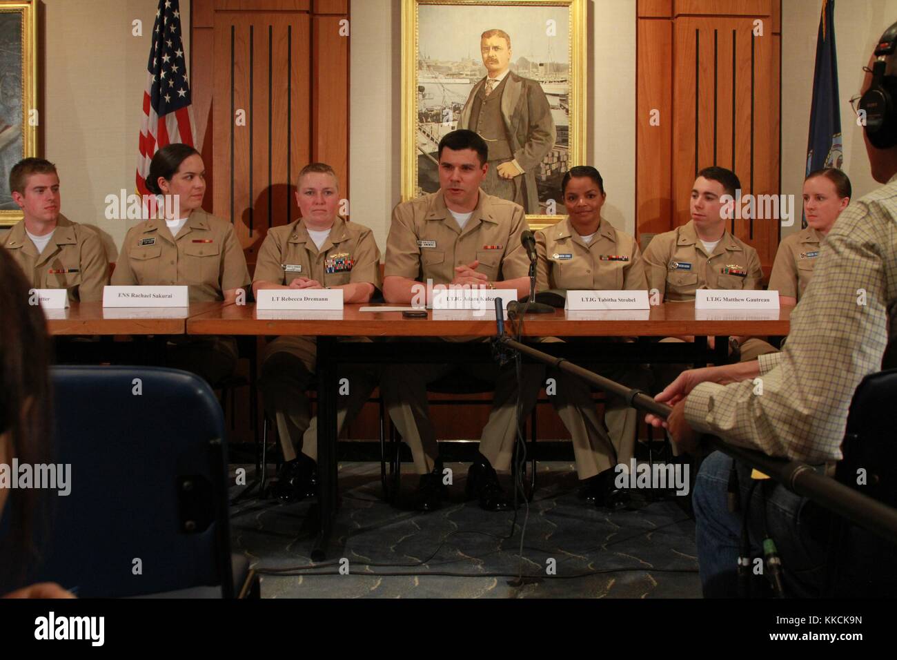 Civilian and military talking hi-res stock photography and images - Alamy