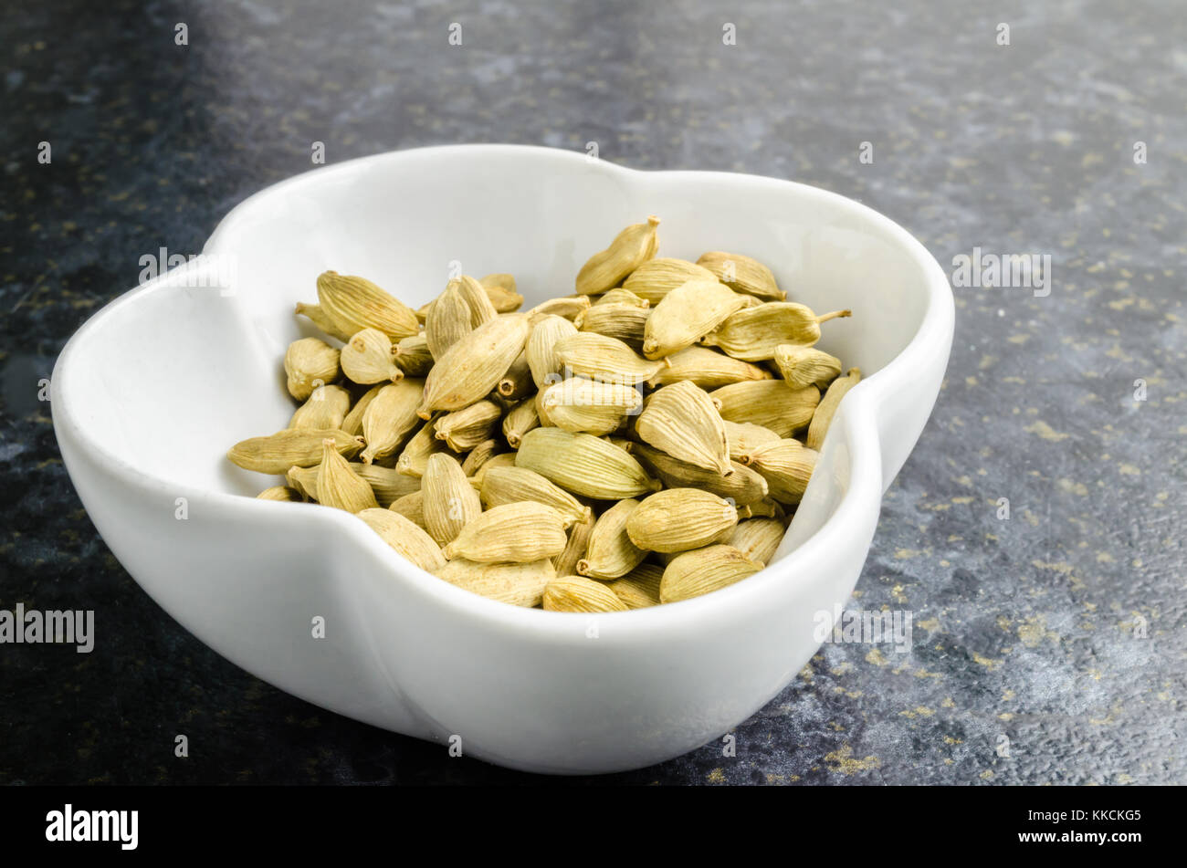 White cardamom hi-res stock photography and images - Alamy