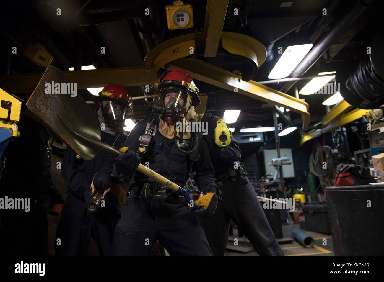 ATLANTIC OCEAN (Nov. 25, 2017) Sailors fight a simulated Class Alpha ...
