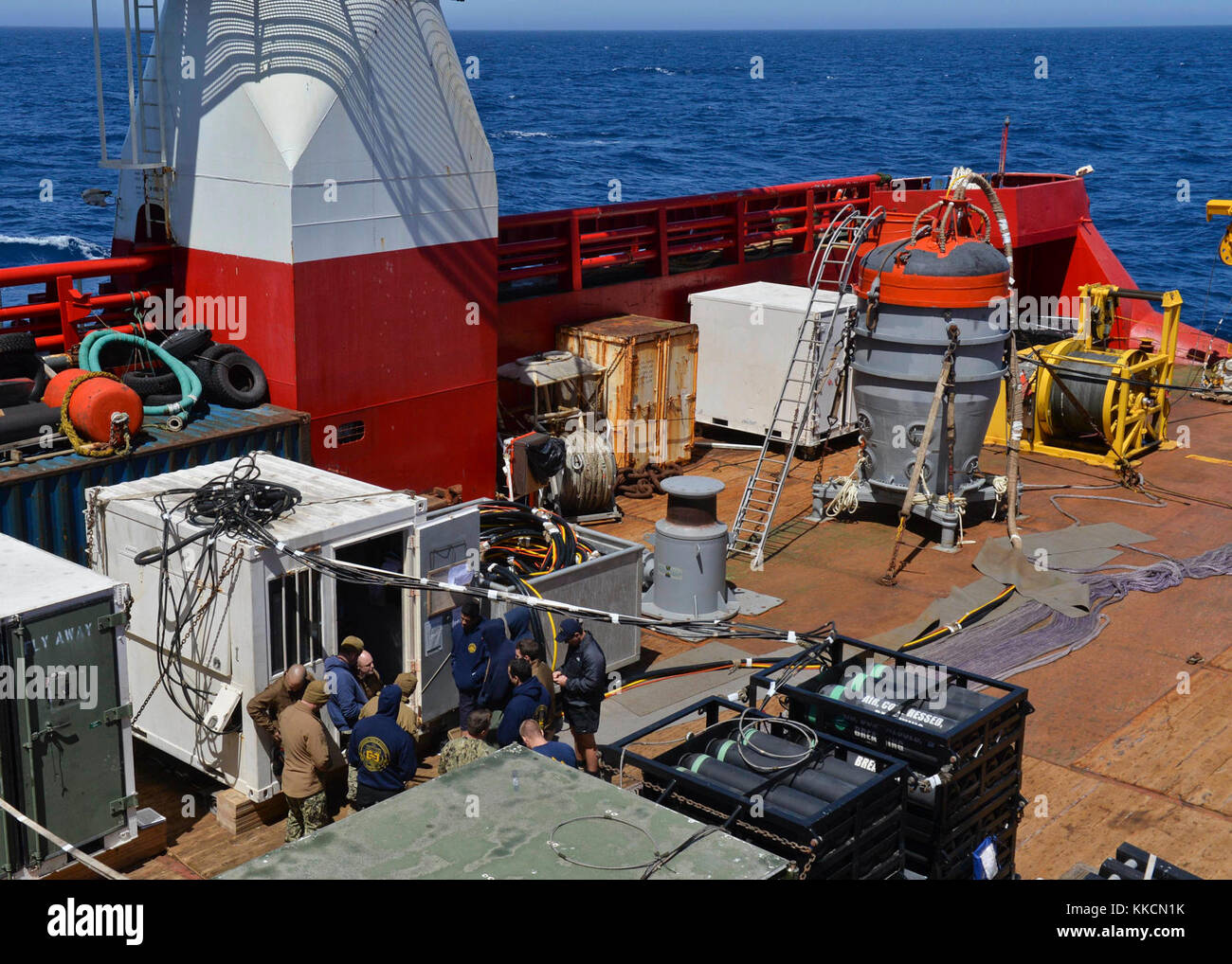 ATLANTIC OCEAN (Nov. 25, 2017) Sailors assigned to Undersea Rescue ...