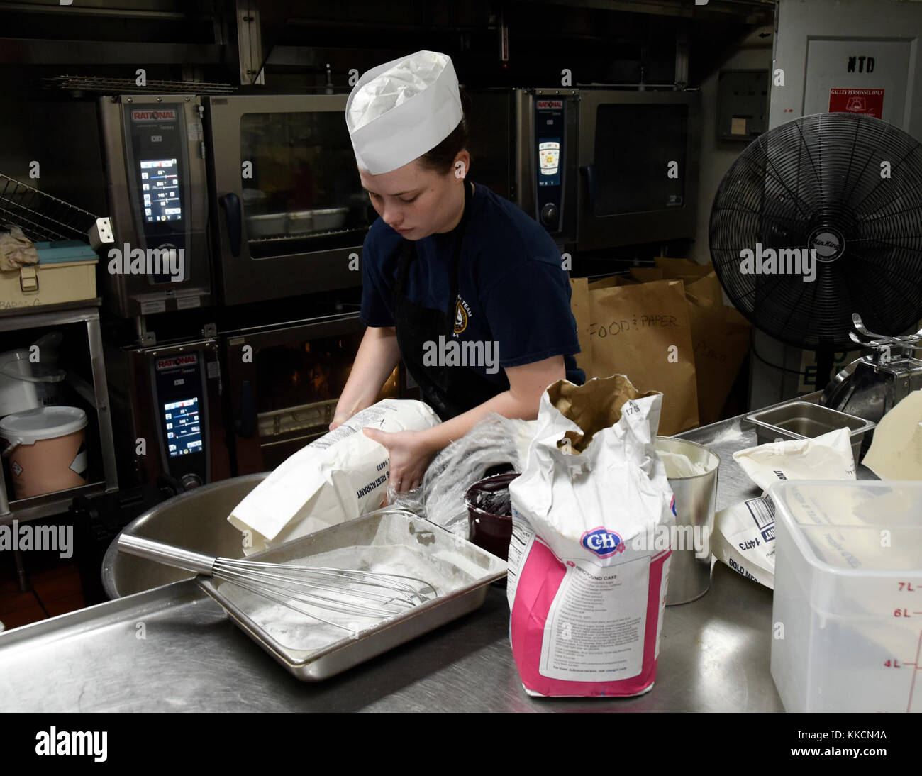 Aircraft carrier hi hi-res stock photography and images - Alamy