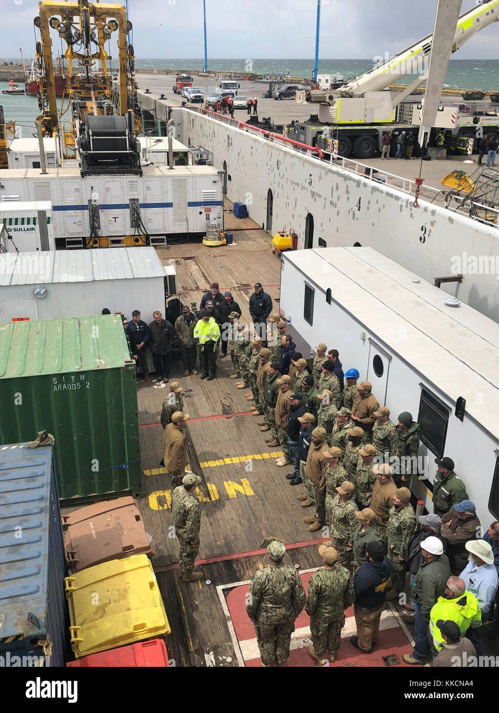 Diving bell rescue hi-res stock photography and images - Alamy