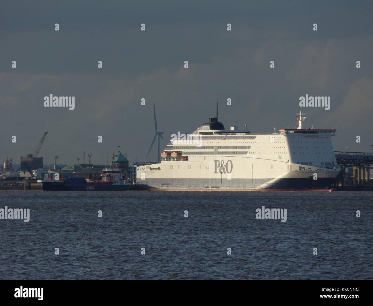 Lammy and the Pride of Rotterdam on The Humber Estuary at Hull Stock ...