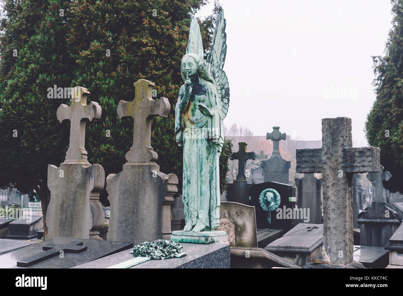 Tomb angel in crypt hi-res stock photography and images - Alamy