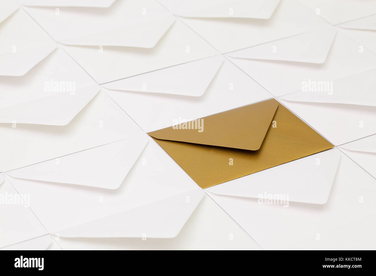 Gold envelope table hi-res stock photography and images - Alamy