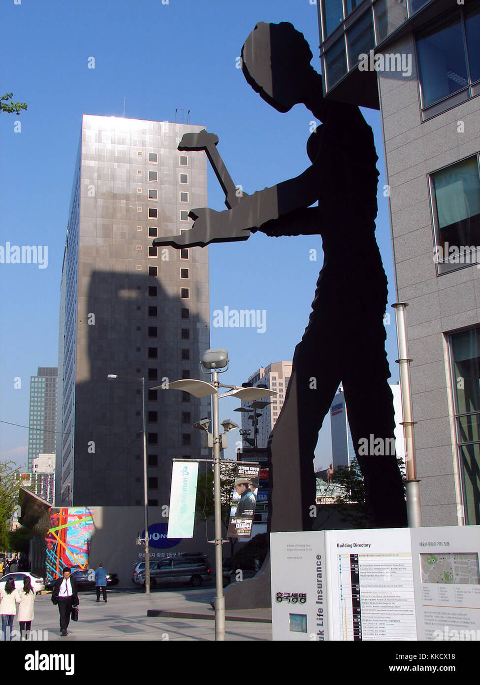 Seoul Hammering Man - the largest of the Hammering Man standing 72 feet ...