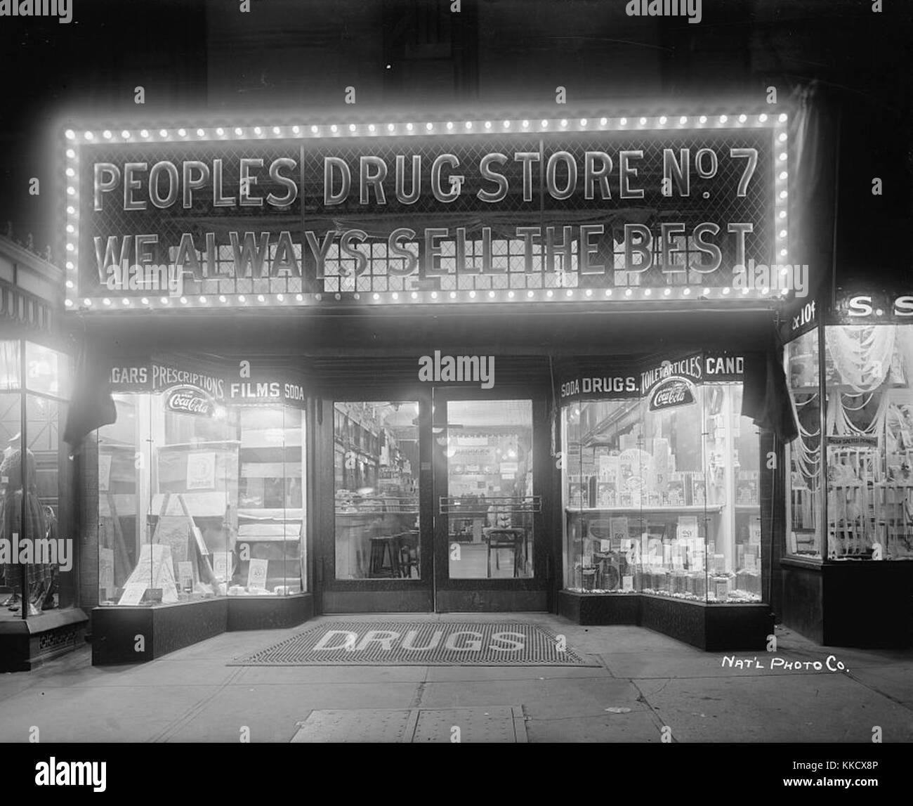 Peoples drugs store hi-res stock photography and images - Alamy