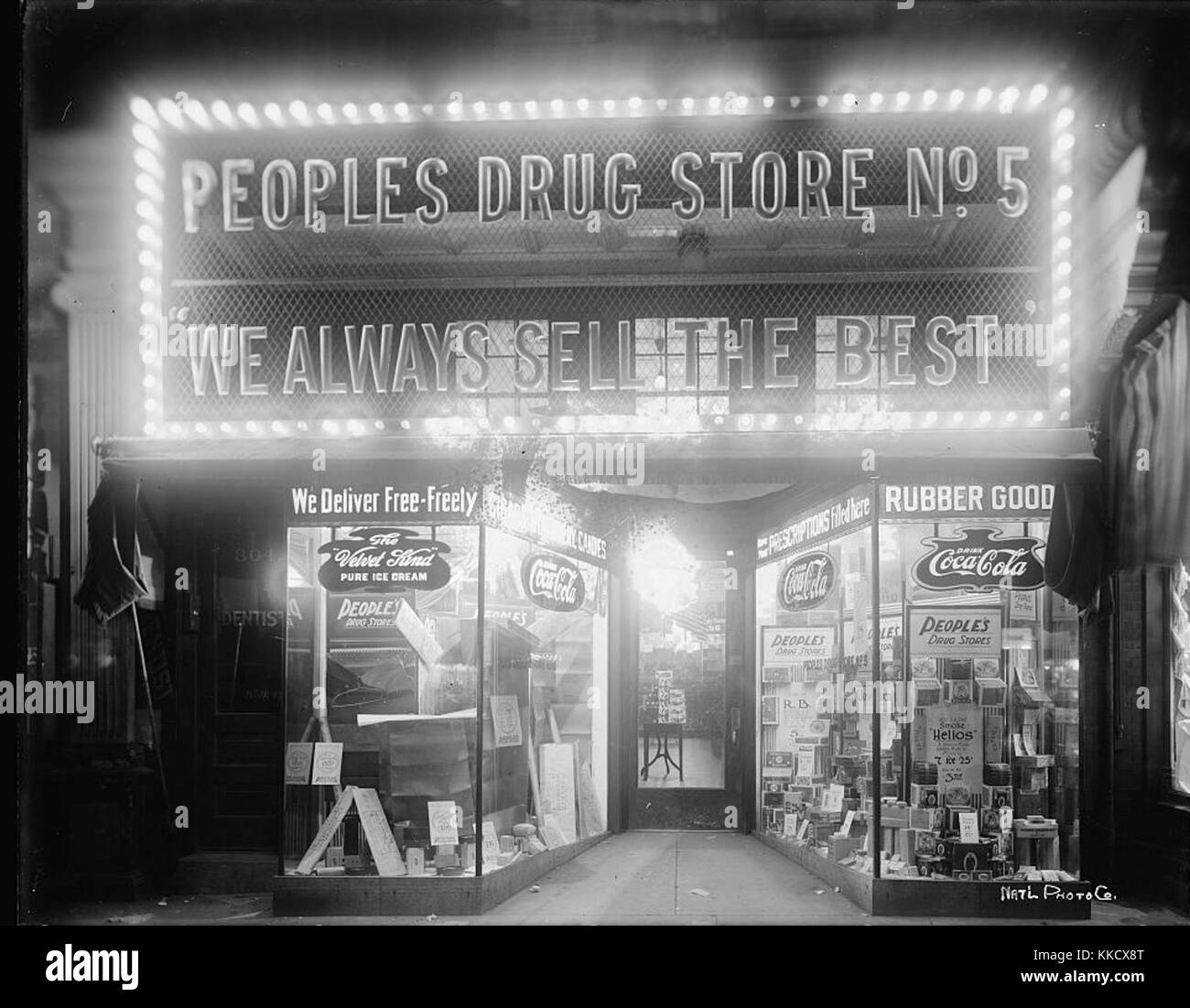 Peoples drug store hi-res stock photography and images - Alamy