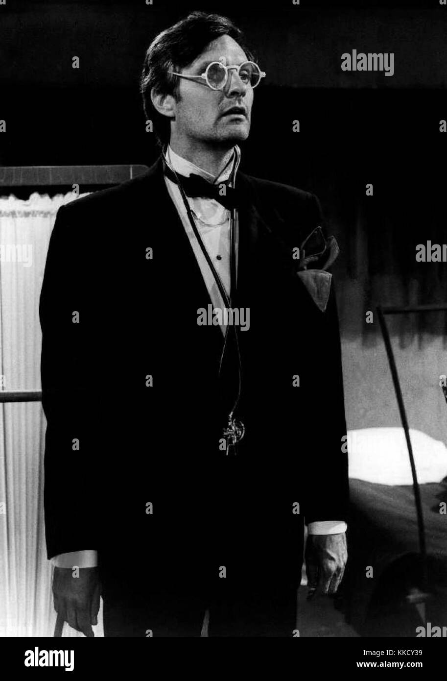 Alan alda mash hi-res stock photography and images - Alamy