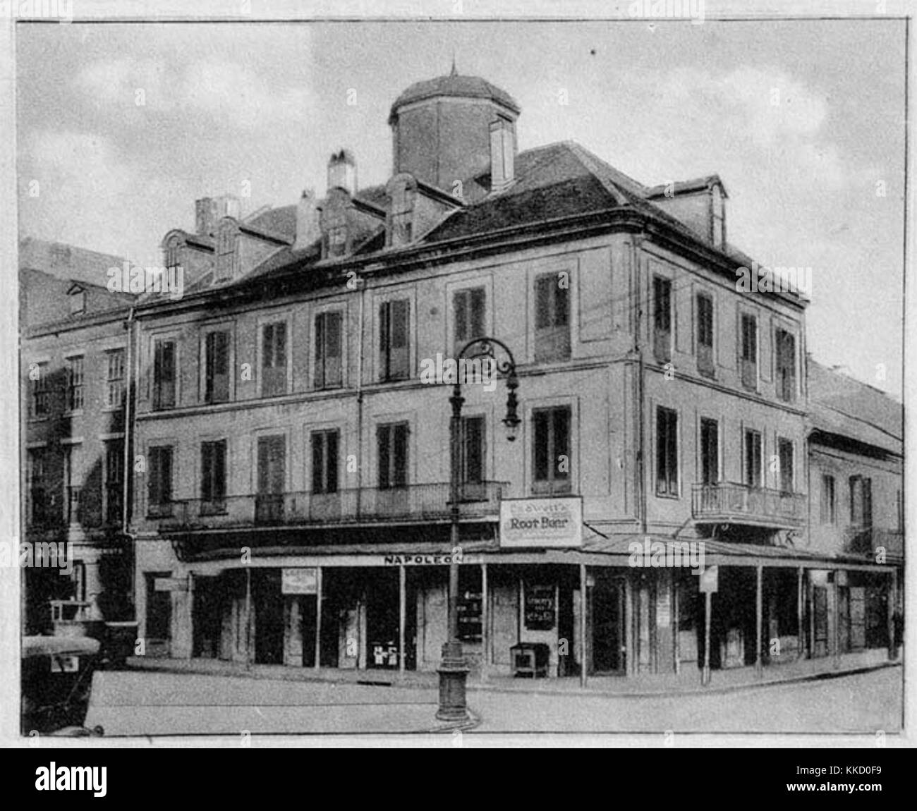 Public house 1920s Black and White Stock Photos & Images - Alamy