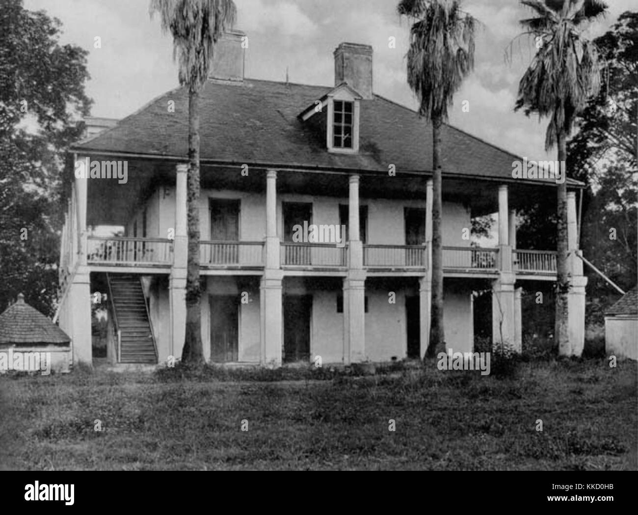 This photograph captures Jackson Barracks Plantation House in the 1920s ...