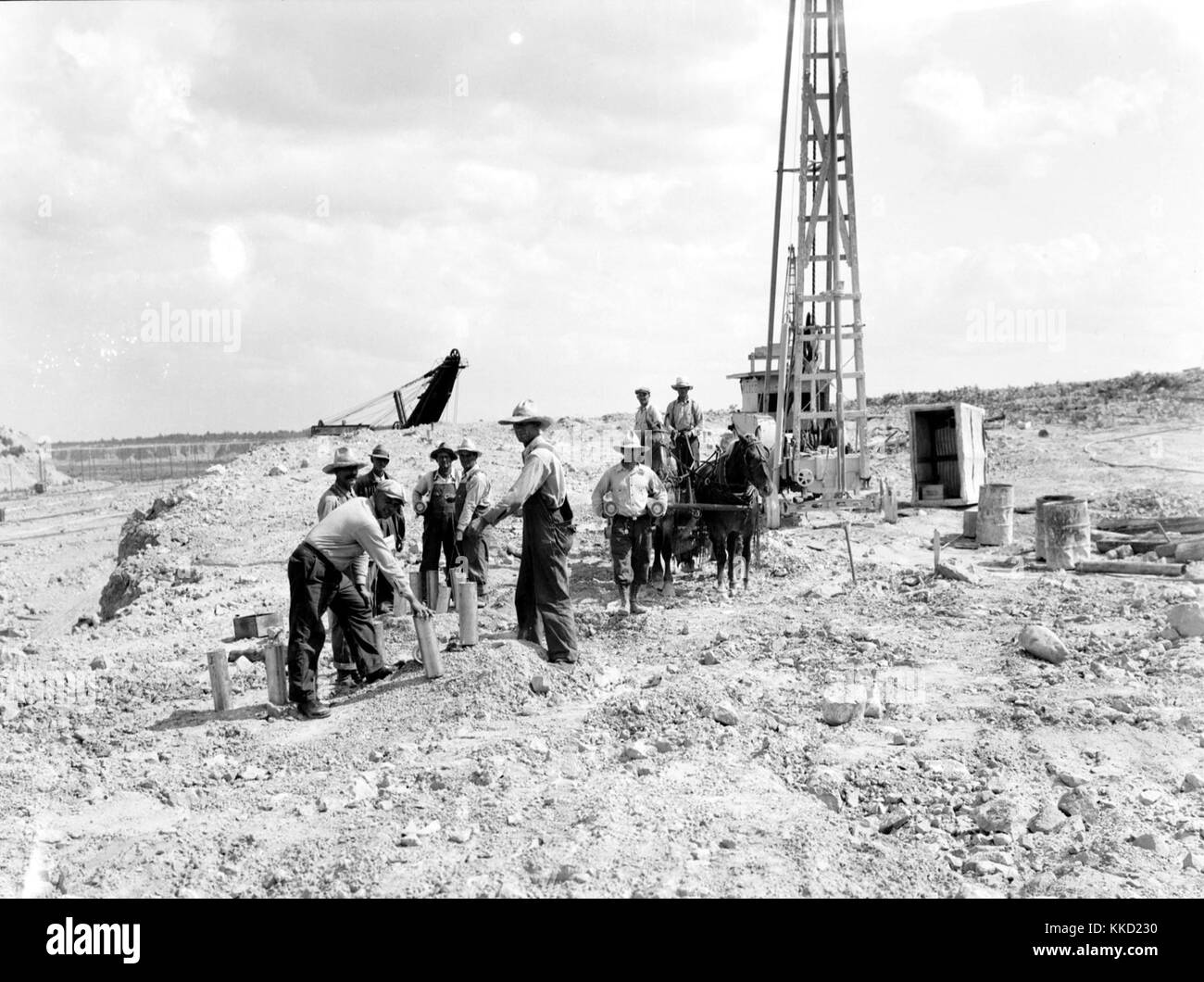 Construction crew operations Black and White Stock Photos & Images - Alamy