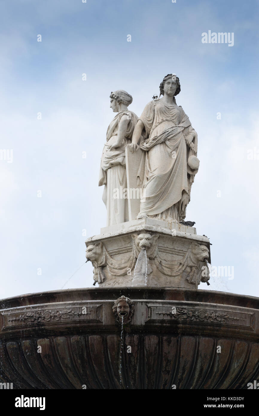 Ancient greek women statues hi-res stock photography and images - Alamy